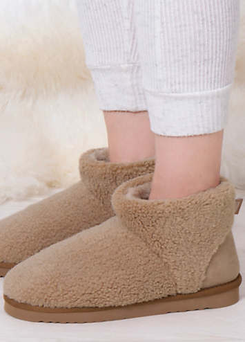 Totes Ladies Natural Curly Fur Boot Slippers | bonprix