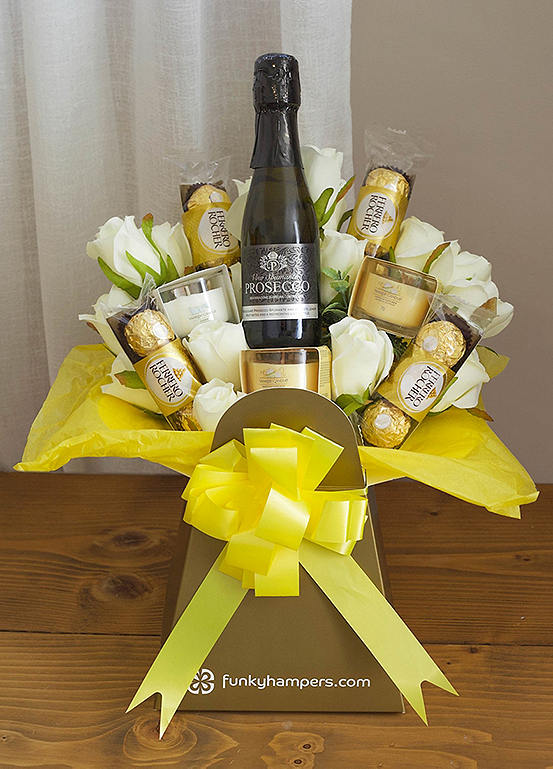 Funky Hampers Yankee Candle, Prosecco & Ferrero Rocher Bouquet | bonprix