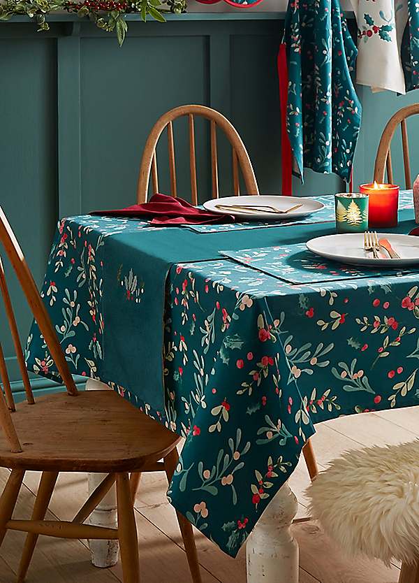 Catherine Lansfield Christmas Holly Mistletoe 100 Cotton Table Cloth bonprix